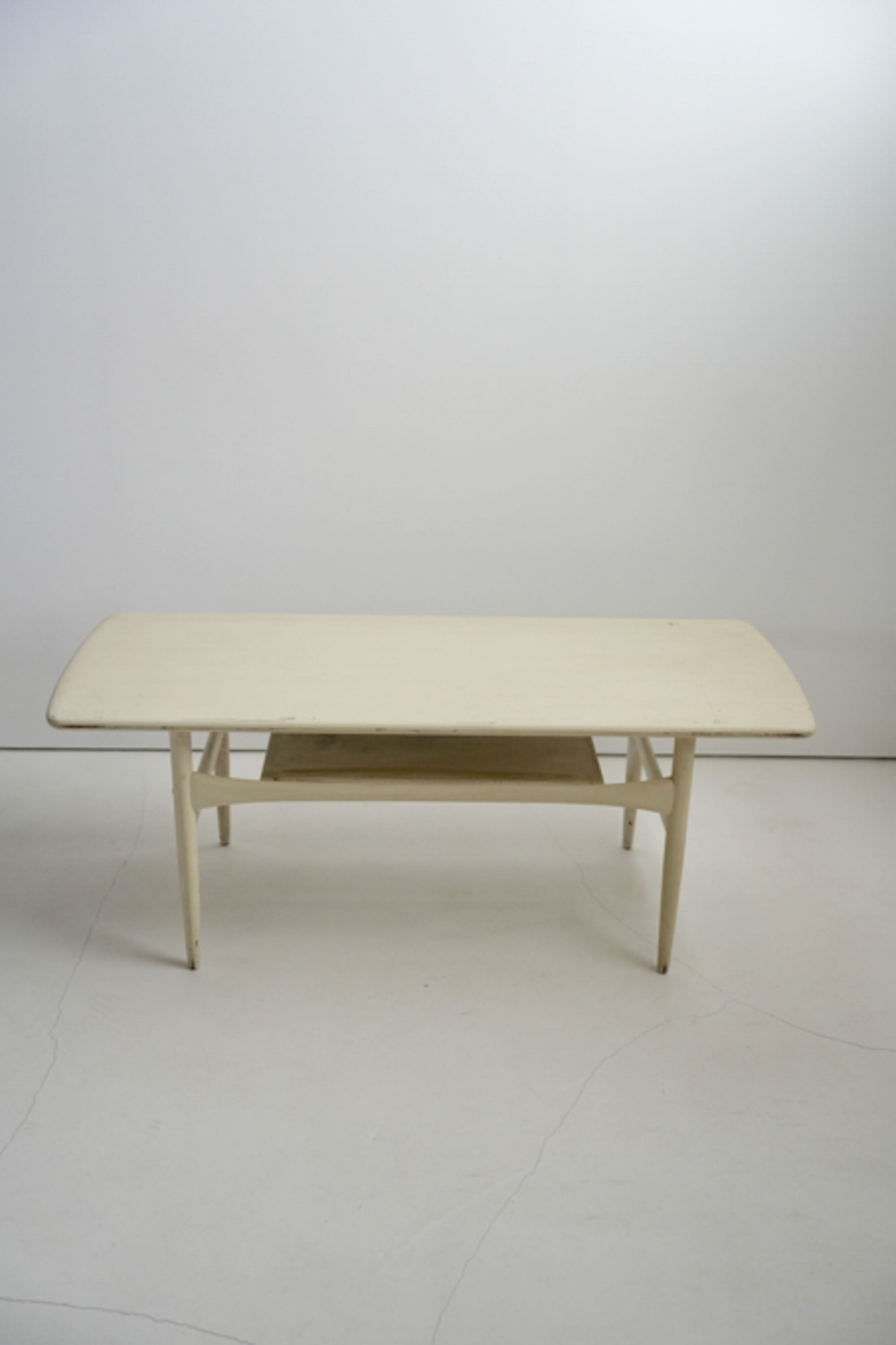 WHITE LOW TABLE｜LIGHT YEARS